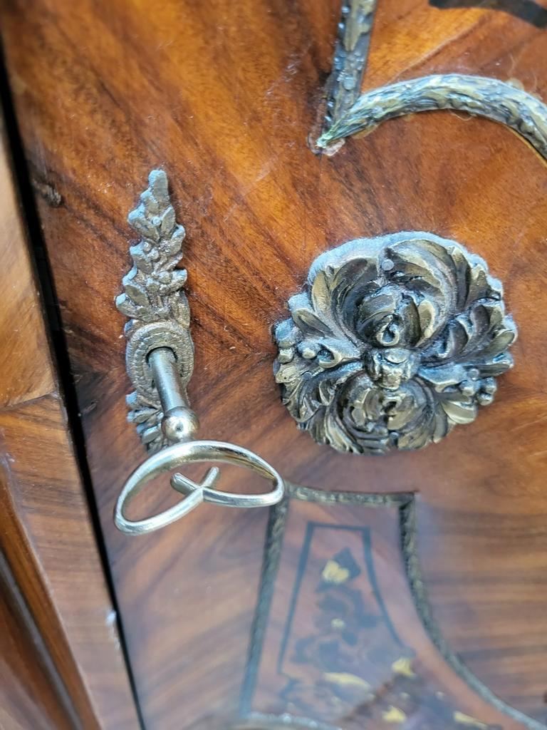 Bekijk Prachtige Rococco Barok Kast Met Marmeren Plaat op Reliving 🤩