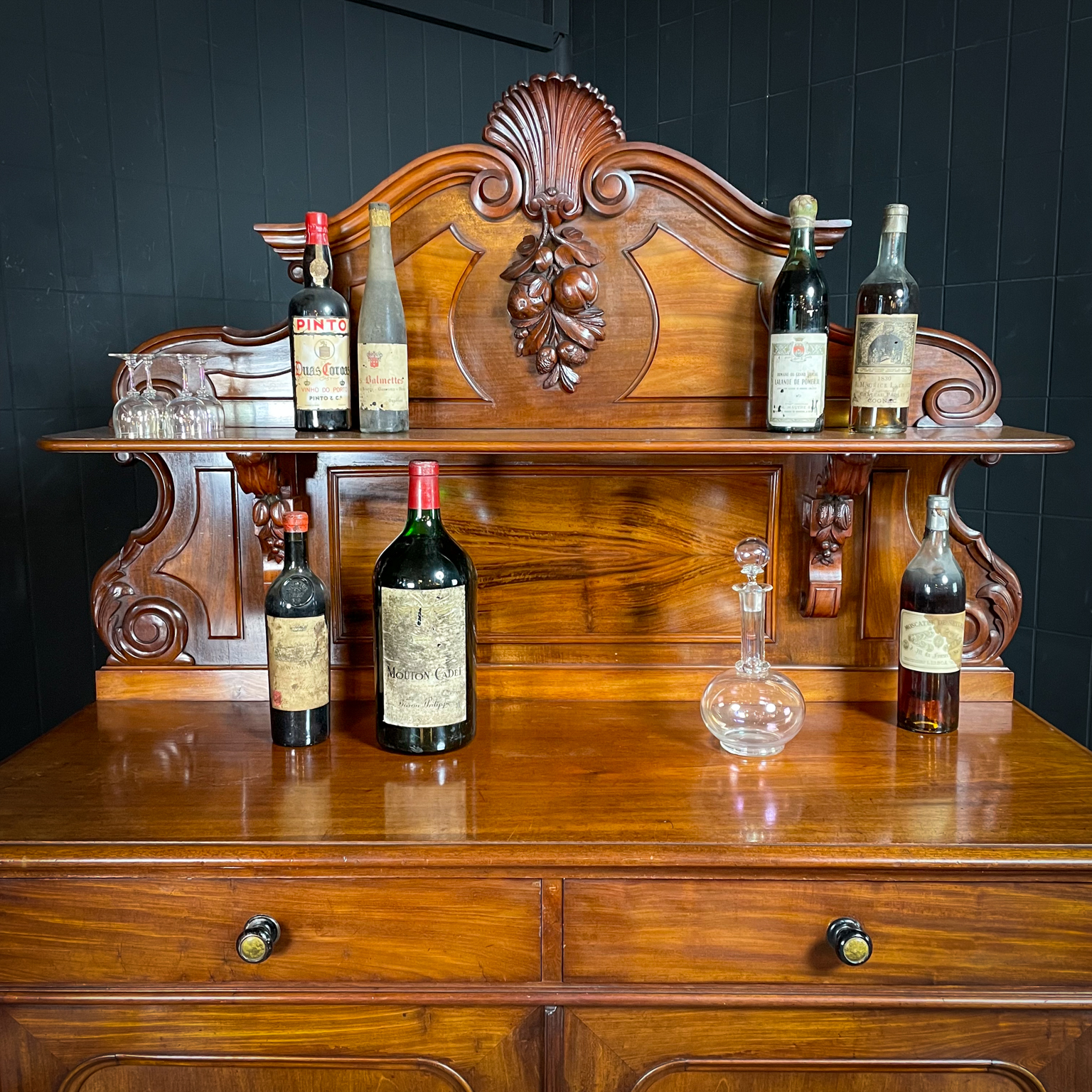 Bekijk Mahoniehouten Antieke Drankkast – Circa 1880 op Reliving