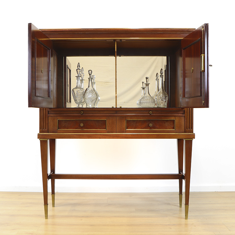Bekijk Vintage Franse Mahonie Drankkast op Reliving