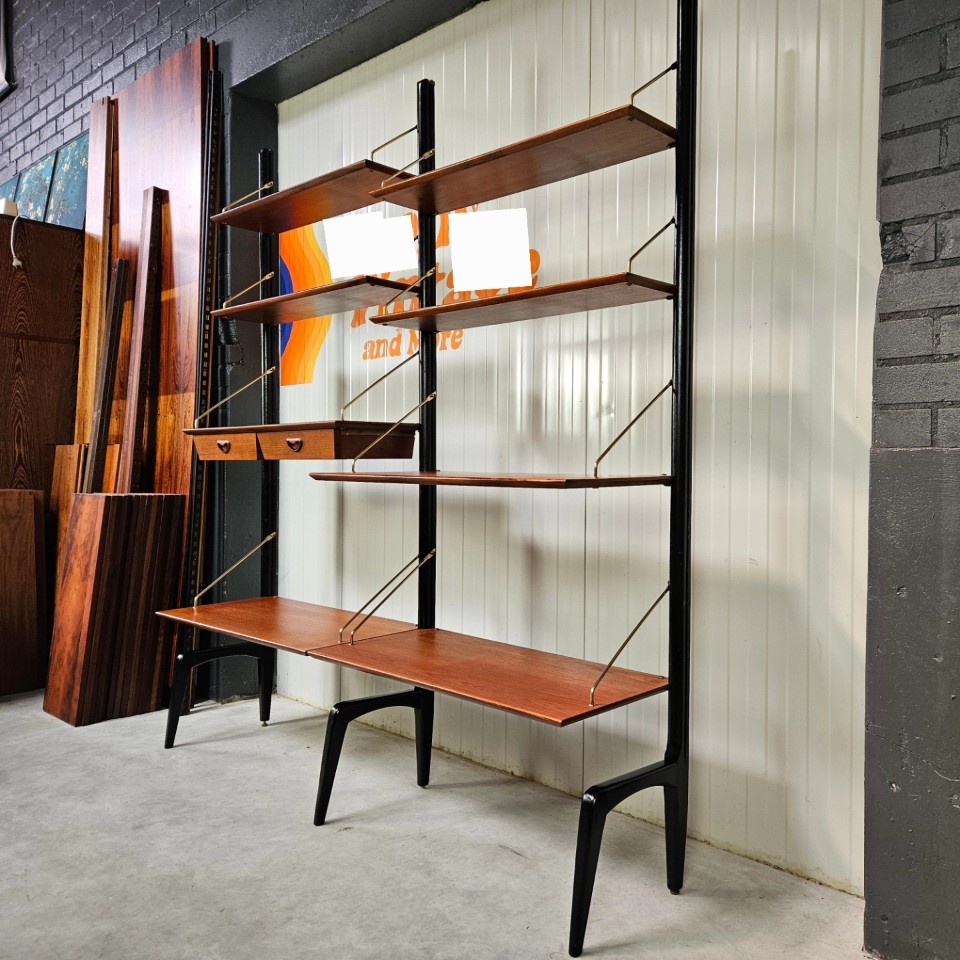 Bekijk Vintage Wébé Losstaand Wandsysteem Louis Van Teeffelen op Reliving