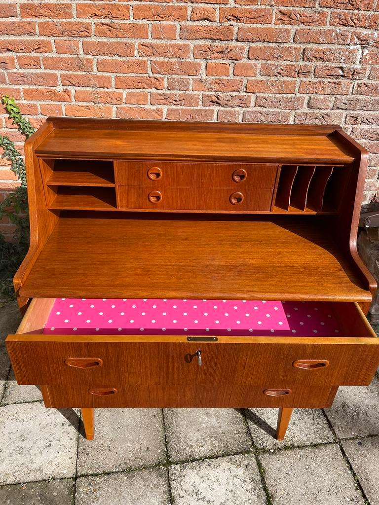Bekijk Vintage Secretaire Deens Design op Reliving