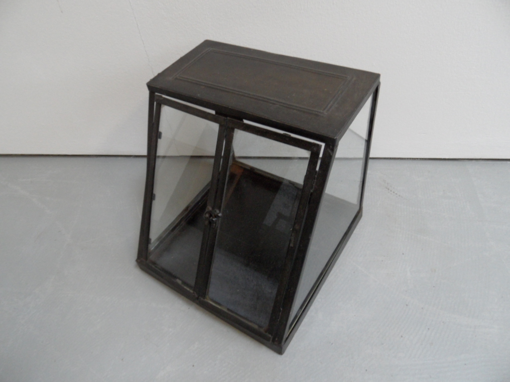 Bekijk Vintage Zinken Winkel Display Vitrinekastje op Reliving