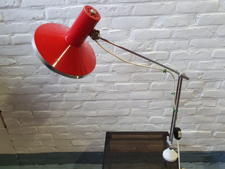Bekijk Vintage Bureaulamp Architectenlamp Rood op Reliving