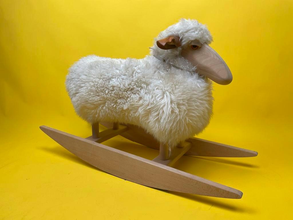 Bekijk Vintage Schaap Peter Hanns Krafft Design Schommelschaap op Reliving