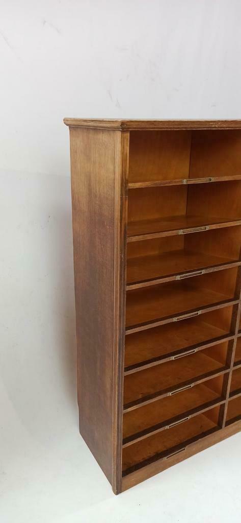 Bekijk Vintage Houten Postsorteer Postvakjes Kast Wandmeubel op Reliving