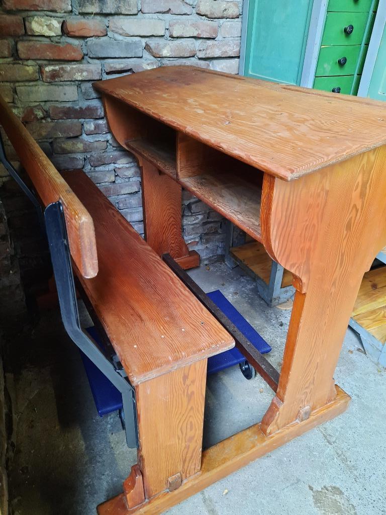 Bekijk Antieke Houten Lessenaar / Bureau op Reliving 🤩