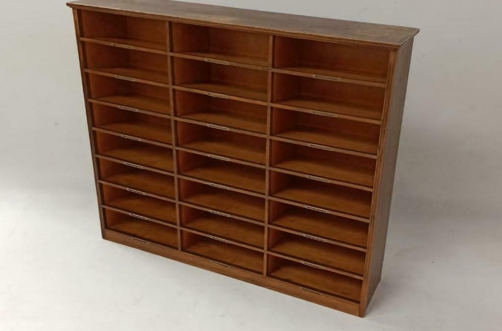 Bekijk Vintage Houten Postsorteer Postvakjes Kast Wandmeubel op Reliving