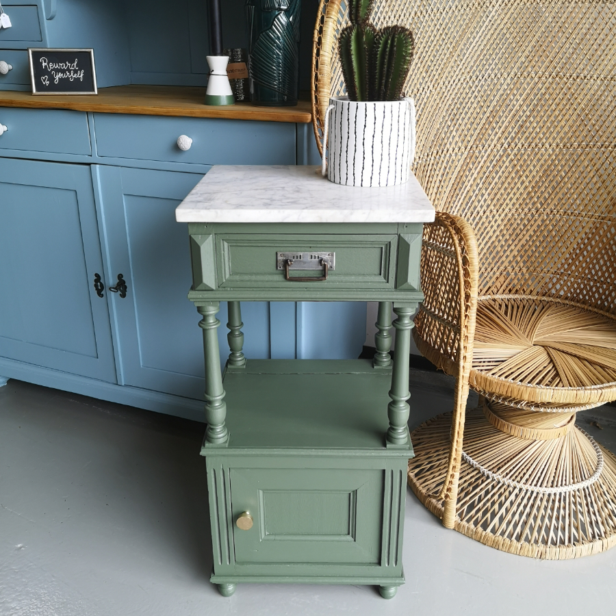 Bekijk Kastje Met Marmer Blad op Reliving