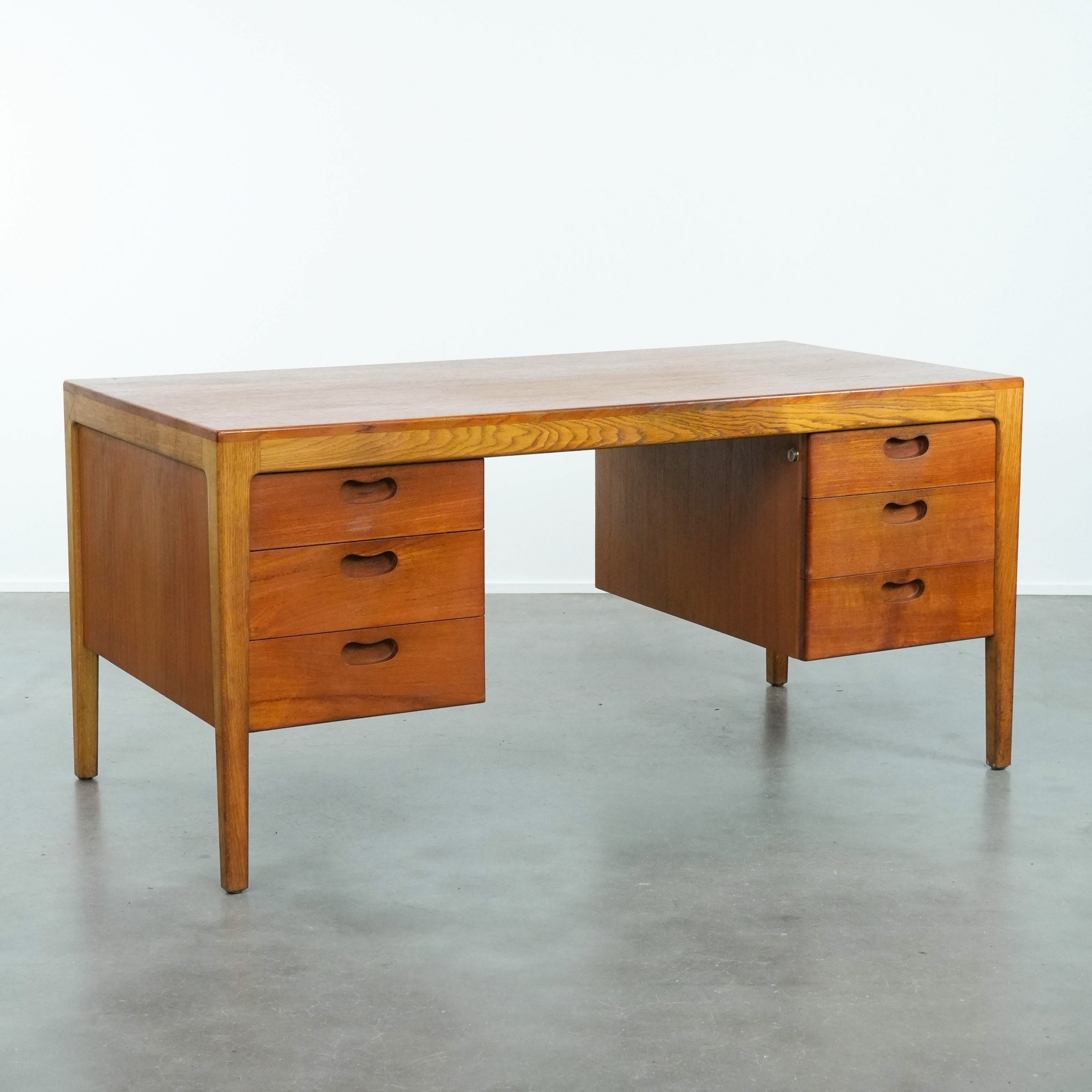 Vintage Bureau Hout Brown bij Reliving