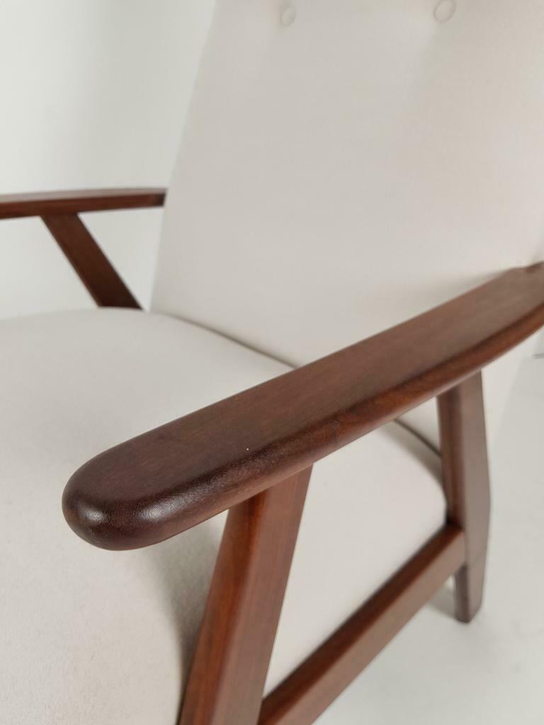 Bekijk Vintage Fauteuil Crème Teak | Wollen Stof Nieuw op Reliving