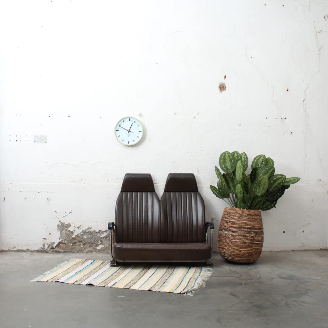 Bekijk Leren Busbank Stoelen op Reliving 🤩