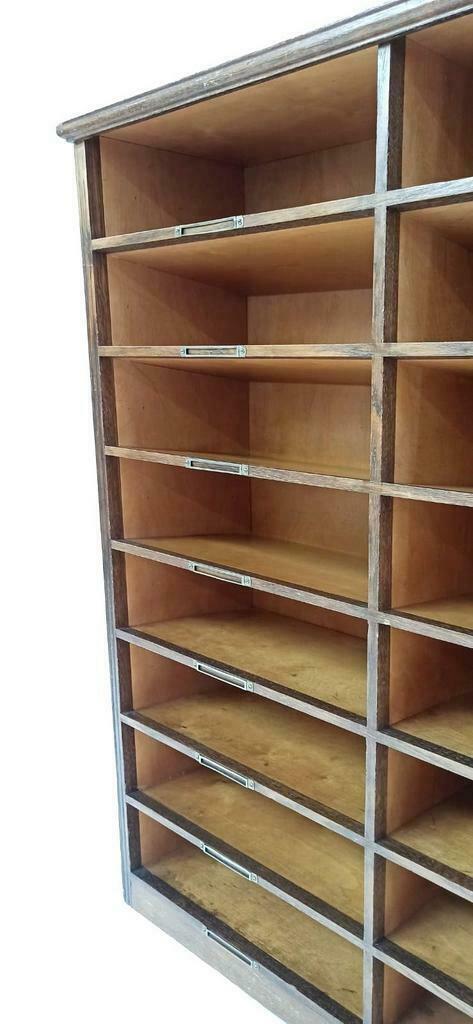 Bekijk Vintage Houten Postsorteer Postvakjes Kast Wandmeubel op Reliving