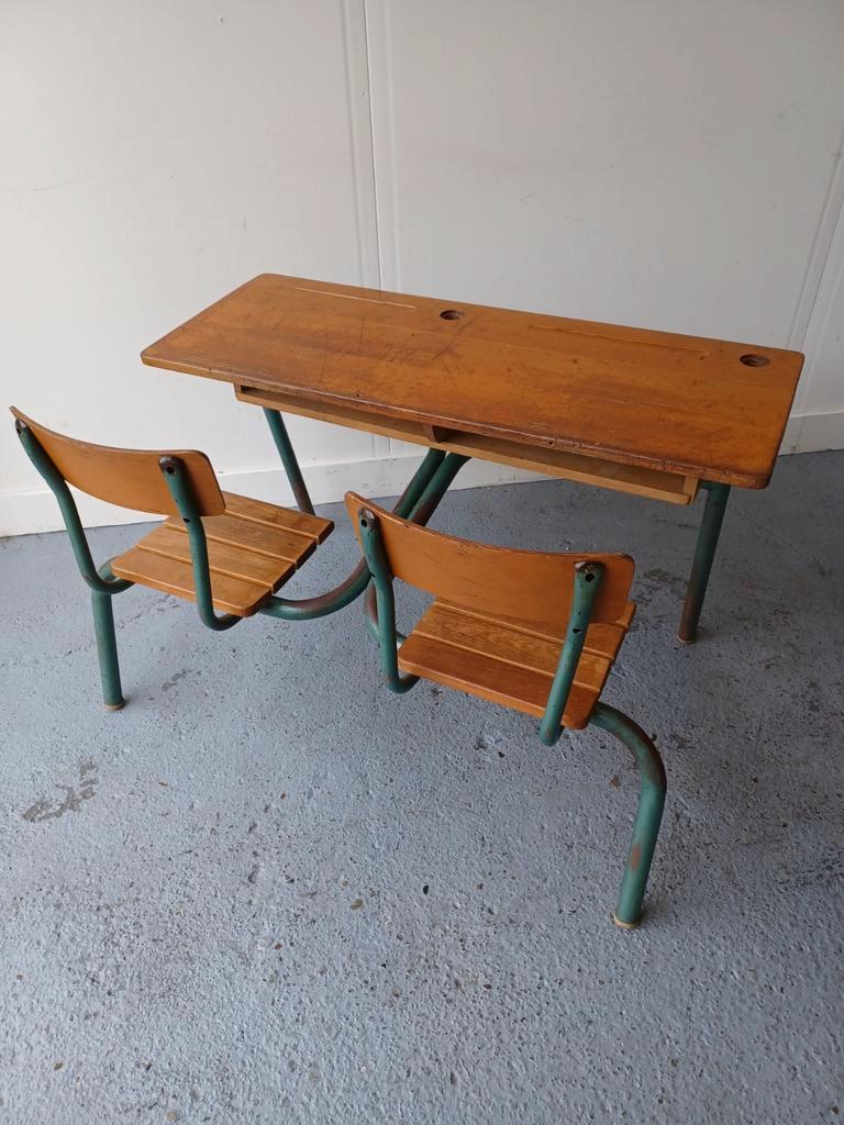 Bekijk Vintage Industrieel Bureau / Schooltafel / Schoolbank op Reliving