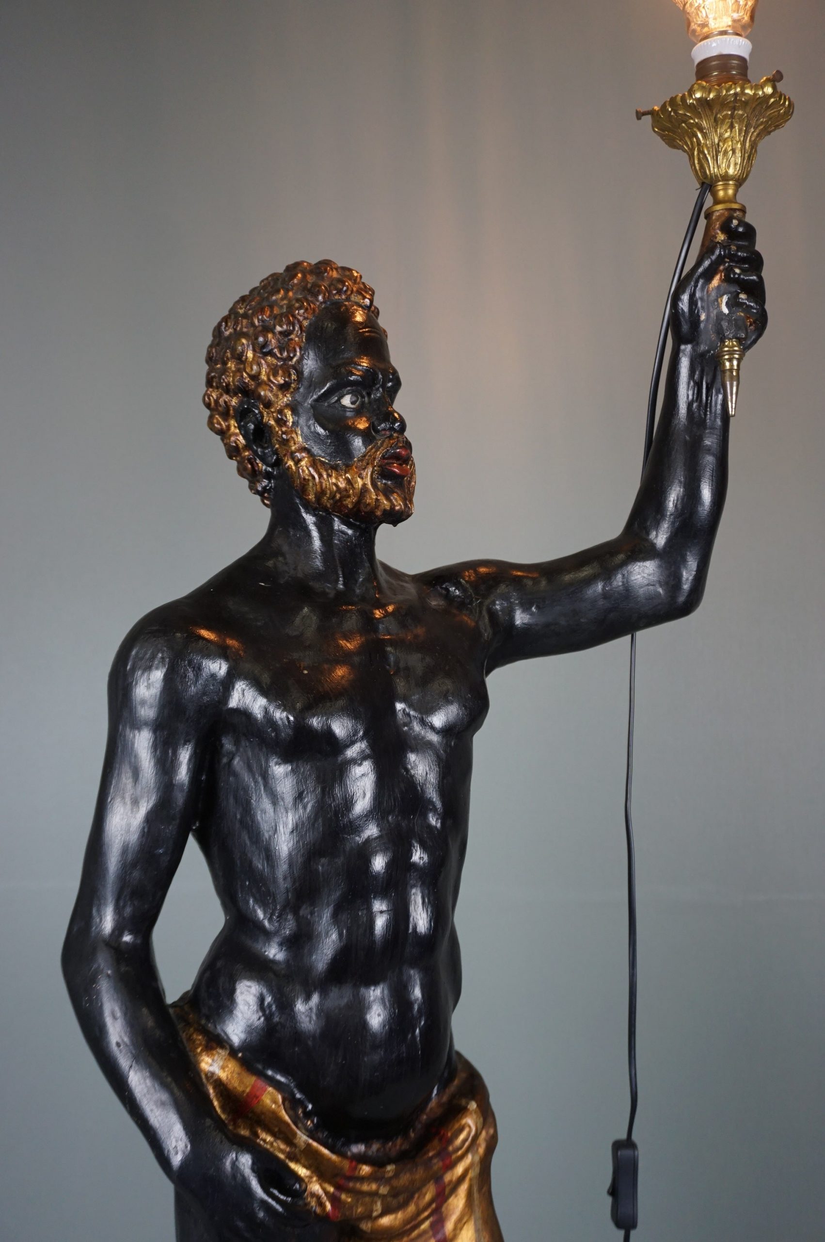 Bekijk Indrukwekkende Mooi Geproportioneerde Moor Lamp op Reliving 🤩