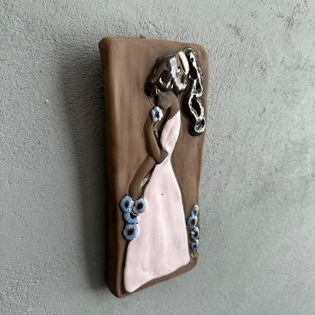 Bekijk Keramieken Tegel Meisje Witte Jurk op Reliving