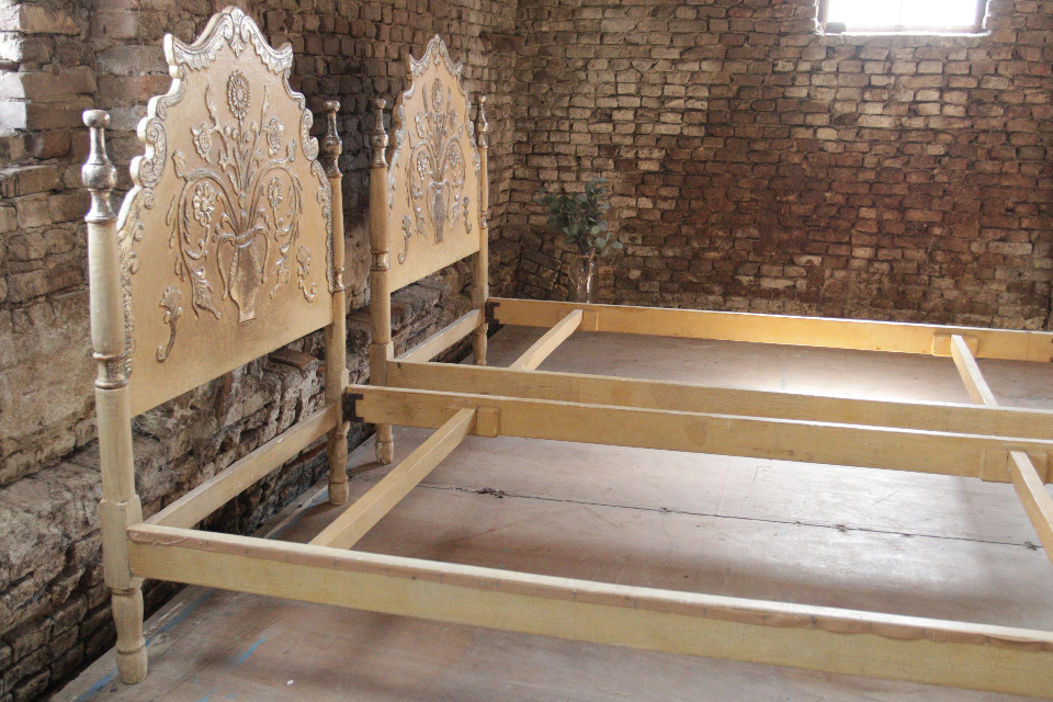 Bekijk Een Droomvondst Romantische Bed Ombouw Uit De Jaren 60! op Reliving