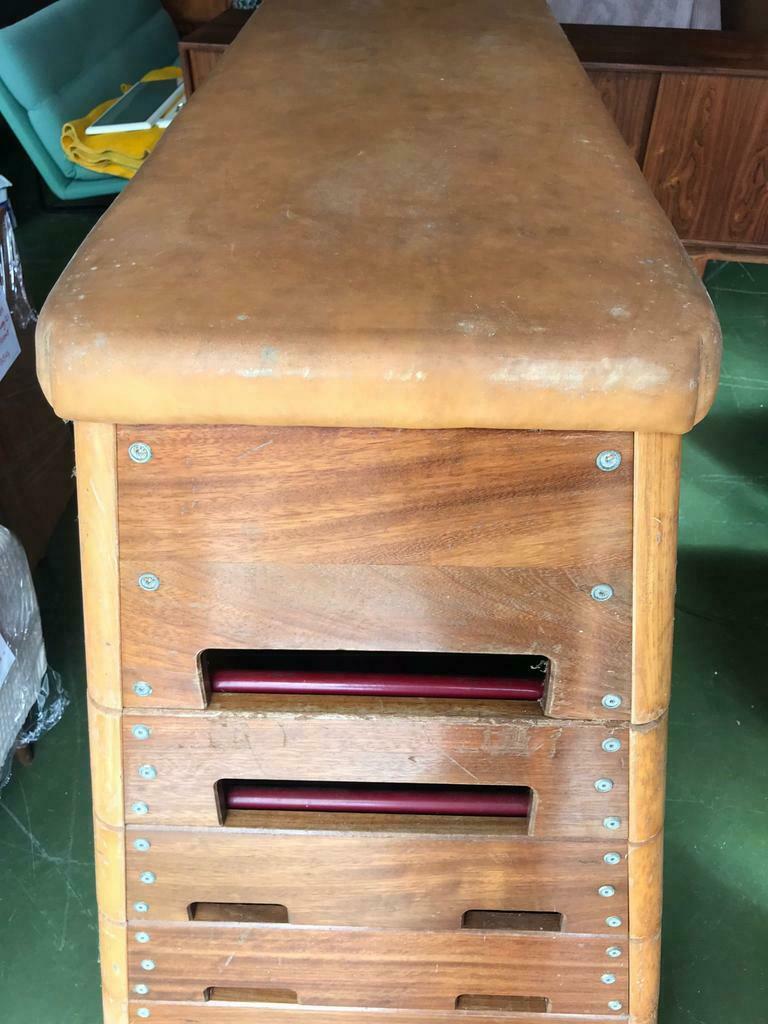 Bekijk Vintage Turnkast | Turnbank | Spring Bok Turnen Bankje op Reliving 🤩