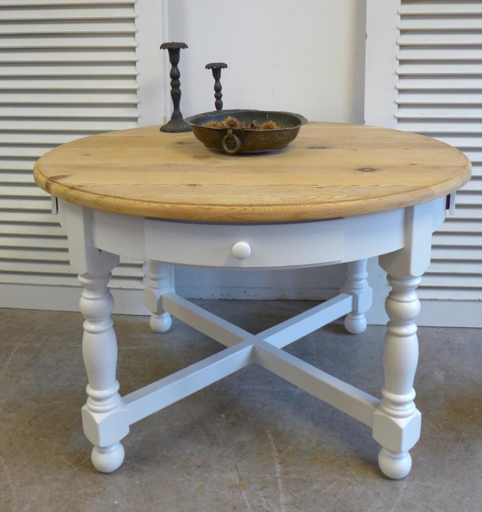 Bekijk Prachtige Witte Ronde Landelijke Eettafel op Reliving