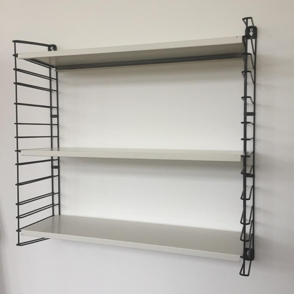 Bekijk Jaren 50 60 Tomado Rek Wit Metalen Planken En Witte Houders op ...