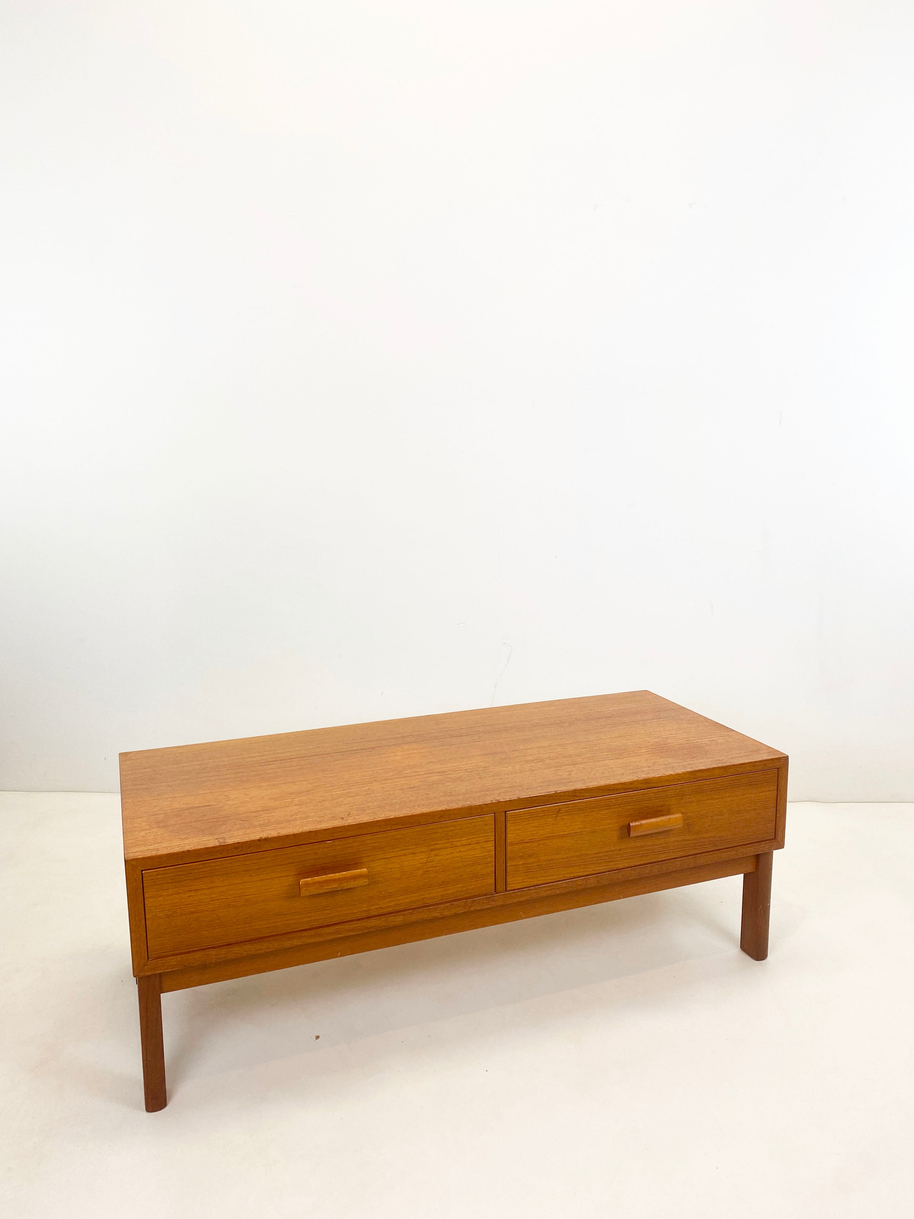 Bekijk Laag Teak Kastje / Tv Meubel op Reliving 🤩