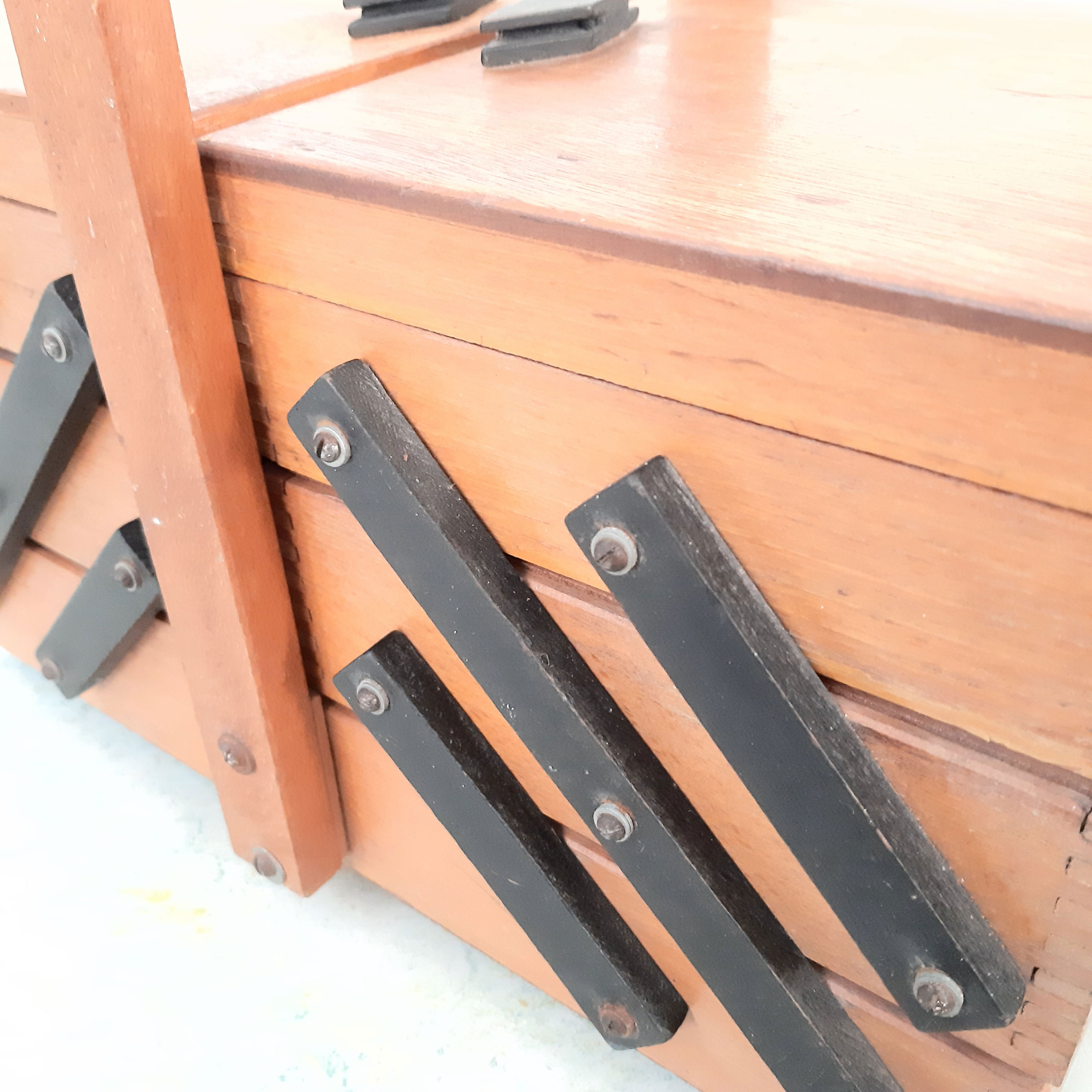 Bekijk Qn34 – Naaimandje – Jaren 30-40 op Reliving 🤩