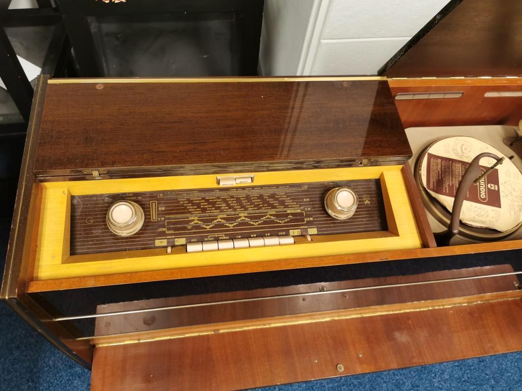 Bekijk Audio Meubel Ook Als Tv Kast En Wandkast Te Gebruiken op Reliving