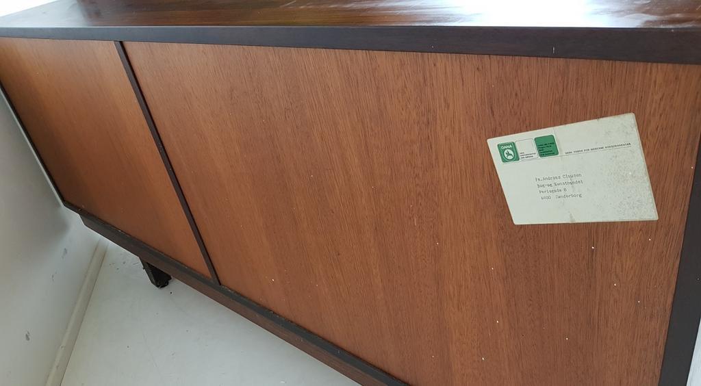 Bekijk Vintage Deens Dressoir Rol Deurtjes Teak Fineer op Reliving