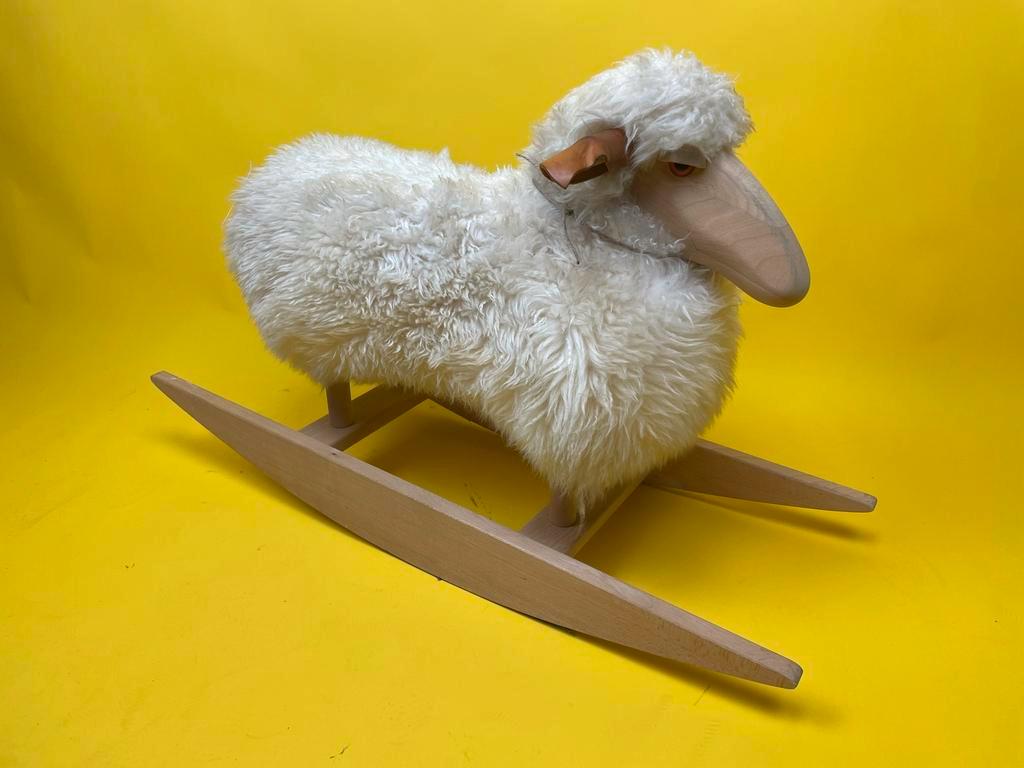 Bekijk Vintage Schaap Peter Hanns Krafft Design Schommelschaap op Reliving