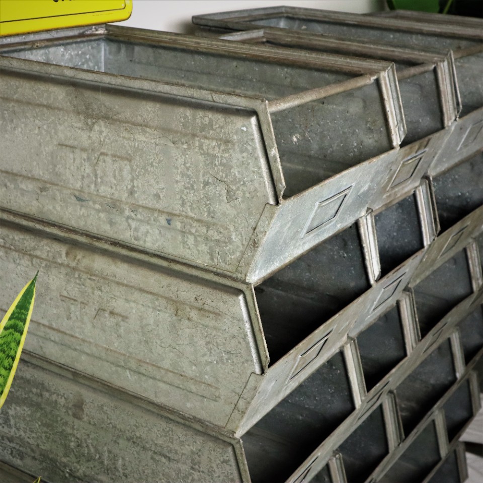 Bekijk Modulair Meubel Industrieel Vakjes Kast Metaal Tmt Bakken 120Cm ...