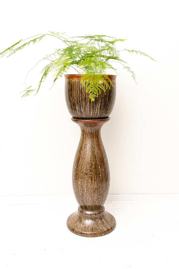 Bekijk Vintage Bruine Keramieken Sokkel Met Bijpassende Bloempot ...