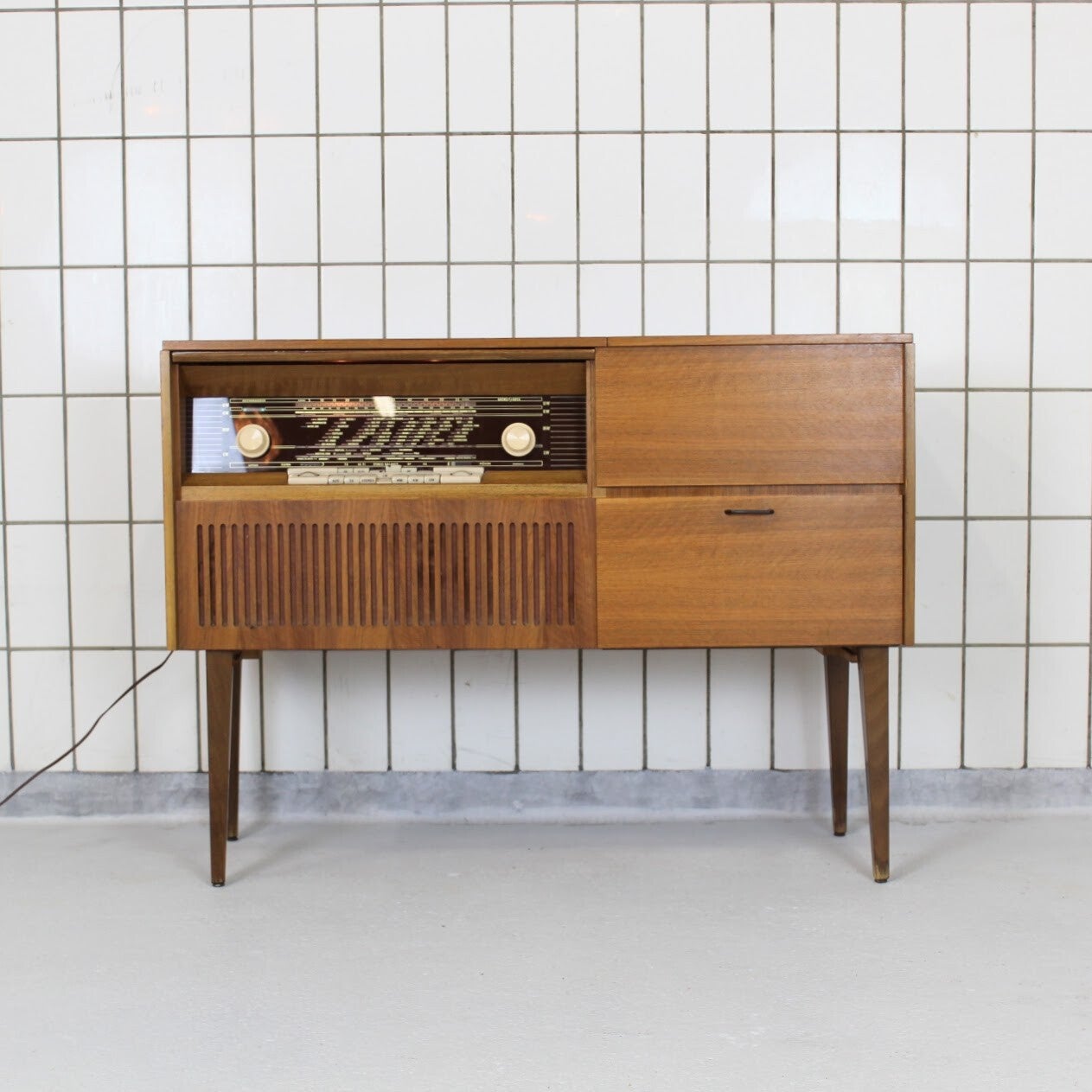 Bekijk Vintage Audiomeubel, Dressoir op Reliving