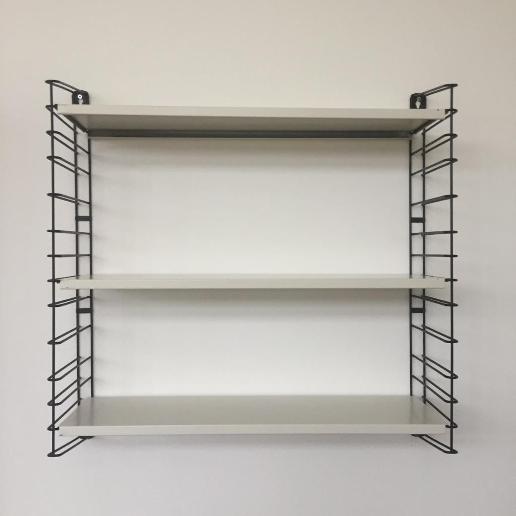 Bekijk Jaren 50 60 Tomado Rek Wit Metalen Planken En Witte Houders op ...