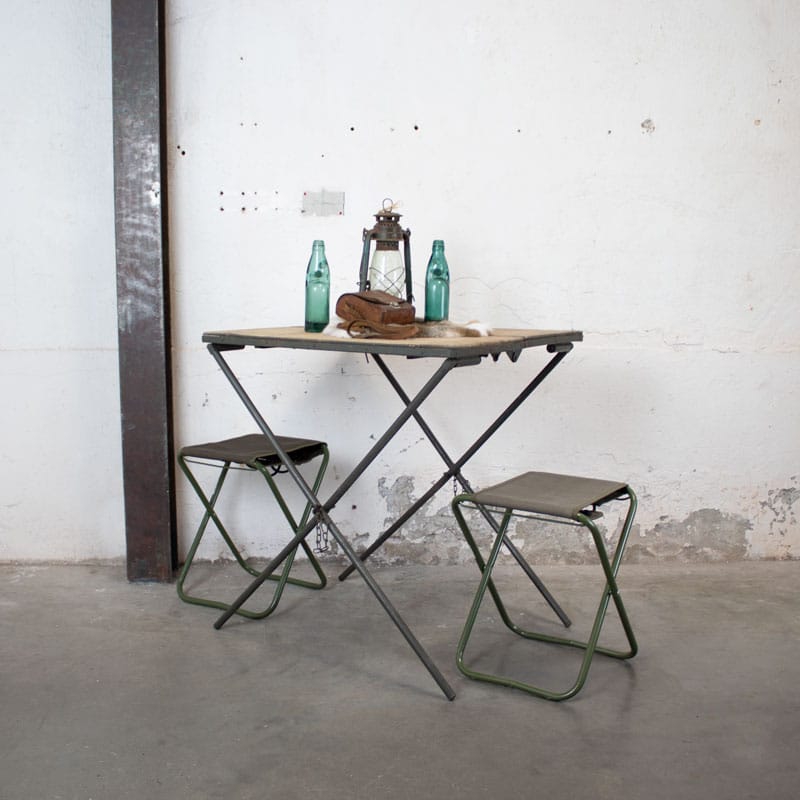 Bekijk Inklapbare Tafel Uit Poolse Leger op Reliving