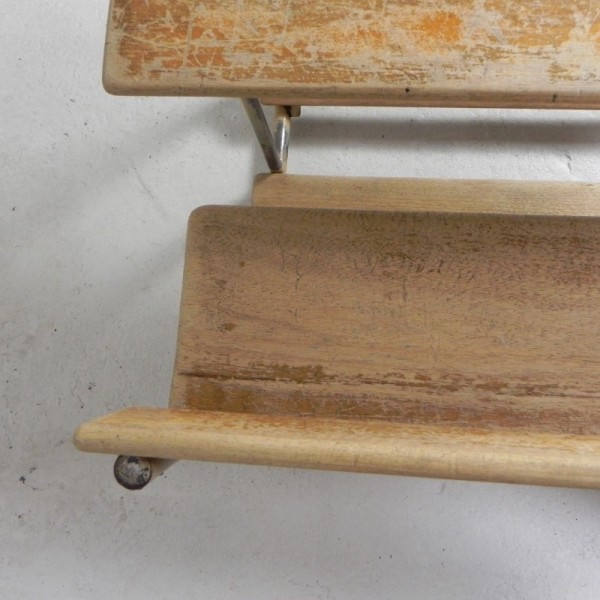 Bekijk Industriele 2 Persoons Schoolbank, Jaren 50 op Reliving 🤩