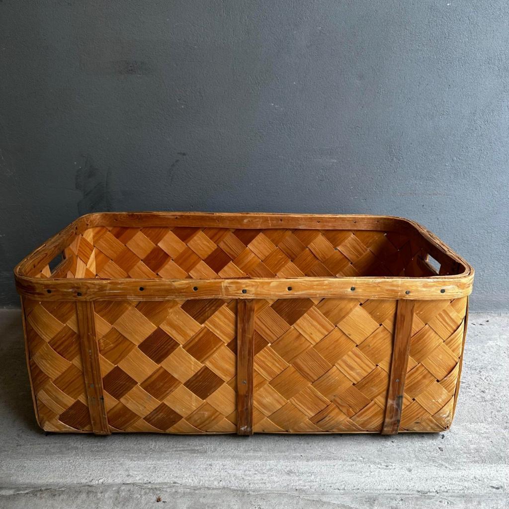 Bekijk Grote Gevlochten Mand op Reliving