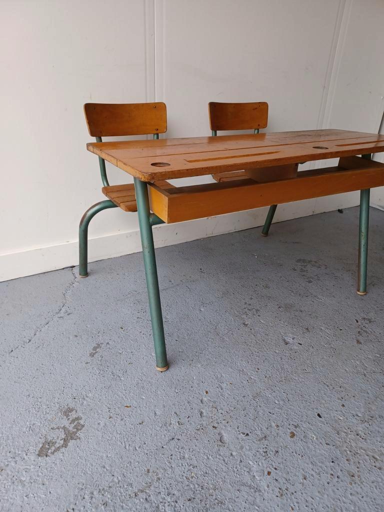 Bekijk Vintage Industrieel Bureau / Schooltafel / Schoolbank op Reliving