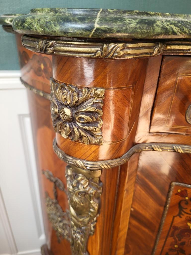 Bekijk Prachtige Rococco Barok Kast Met Marmeren Plaat op Reliving 🤩