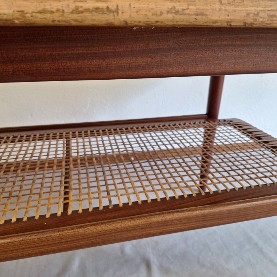Bekijk Deense Salontafel Met Webbing op Reliving 🤩