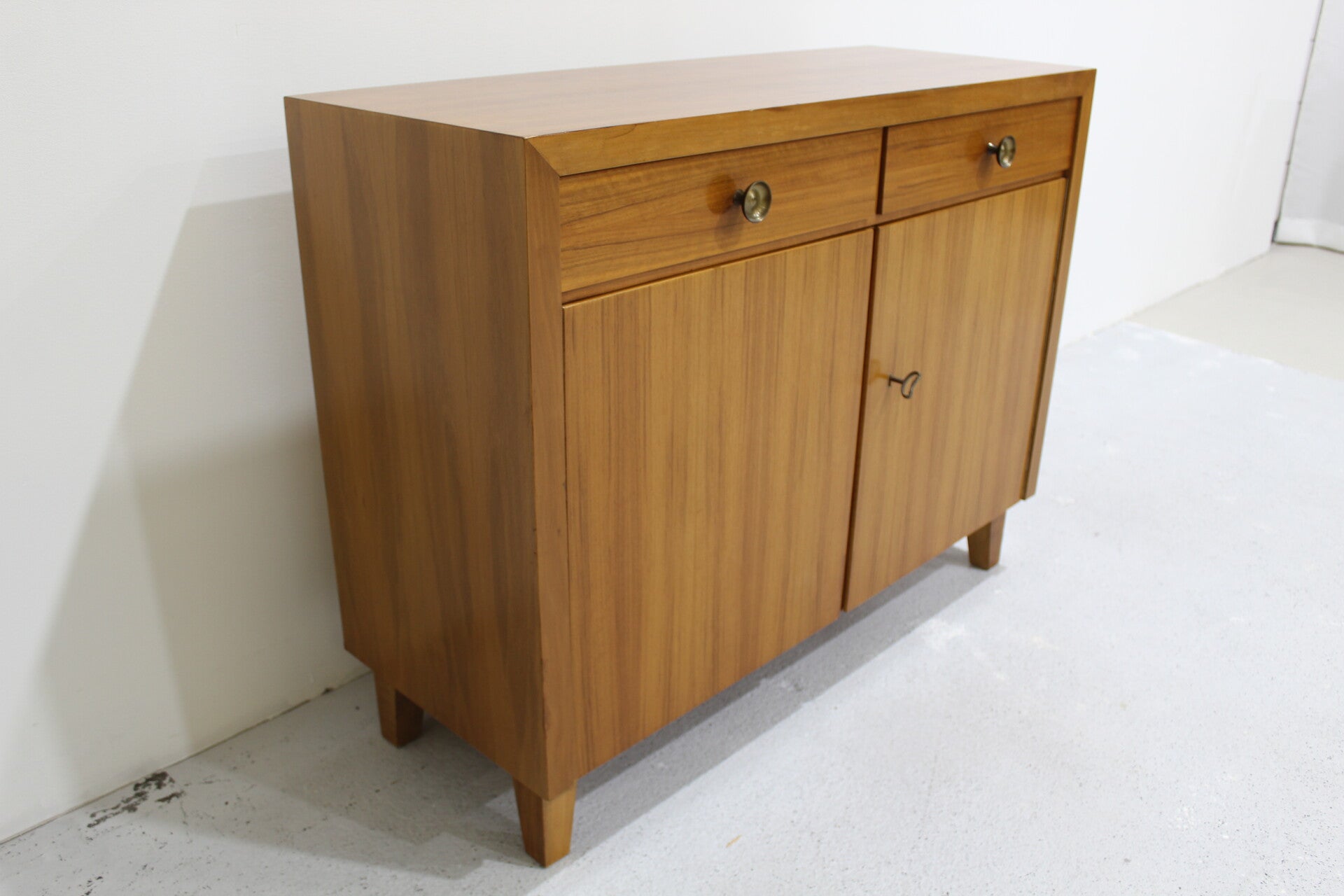 Bekijk Vintage Musterring Dressoir - Notenhout, Jaren '60/'70| 01060 op ...