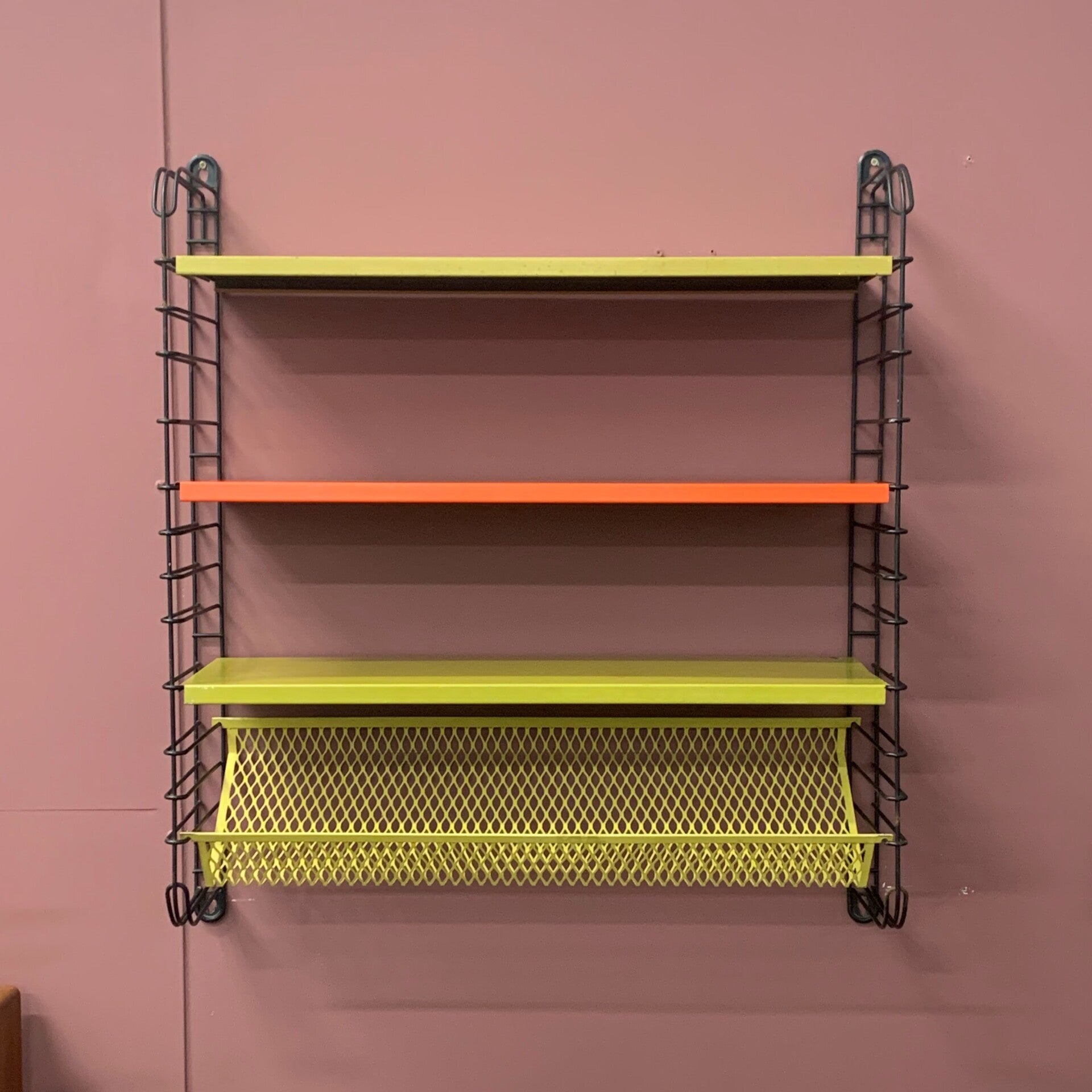 Bekijk Vintage Wandschap/Wandrek Tomado op Reliving 🤩