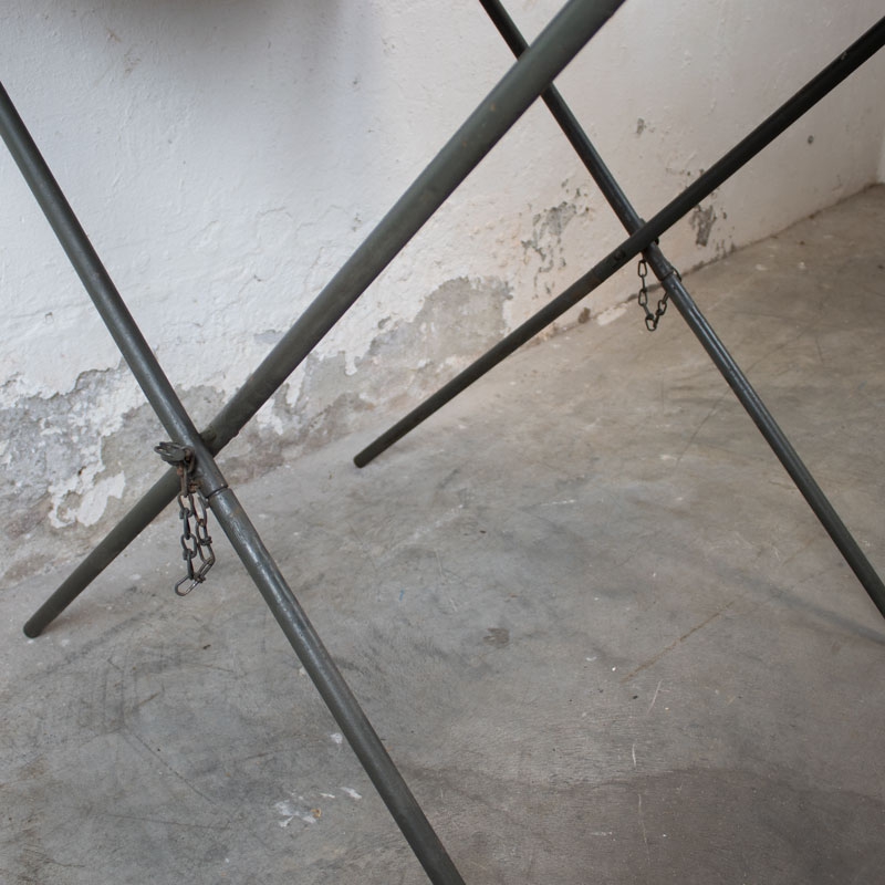 Bekijk Inklapbare Tafel Uit Poolse Leger op Reliving