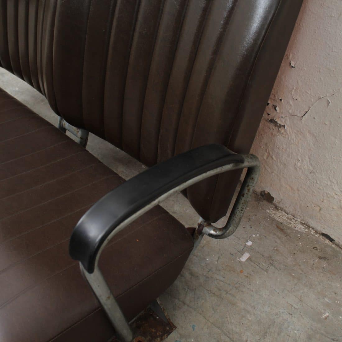 Bekijk Leren Busbank Stoelen op Reliving 🤩