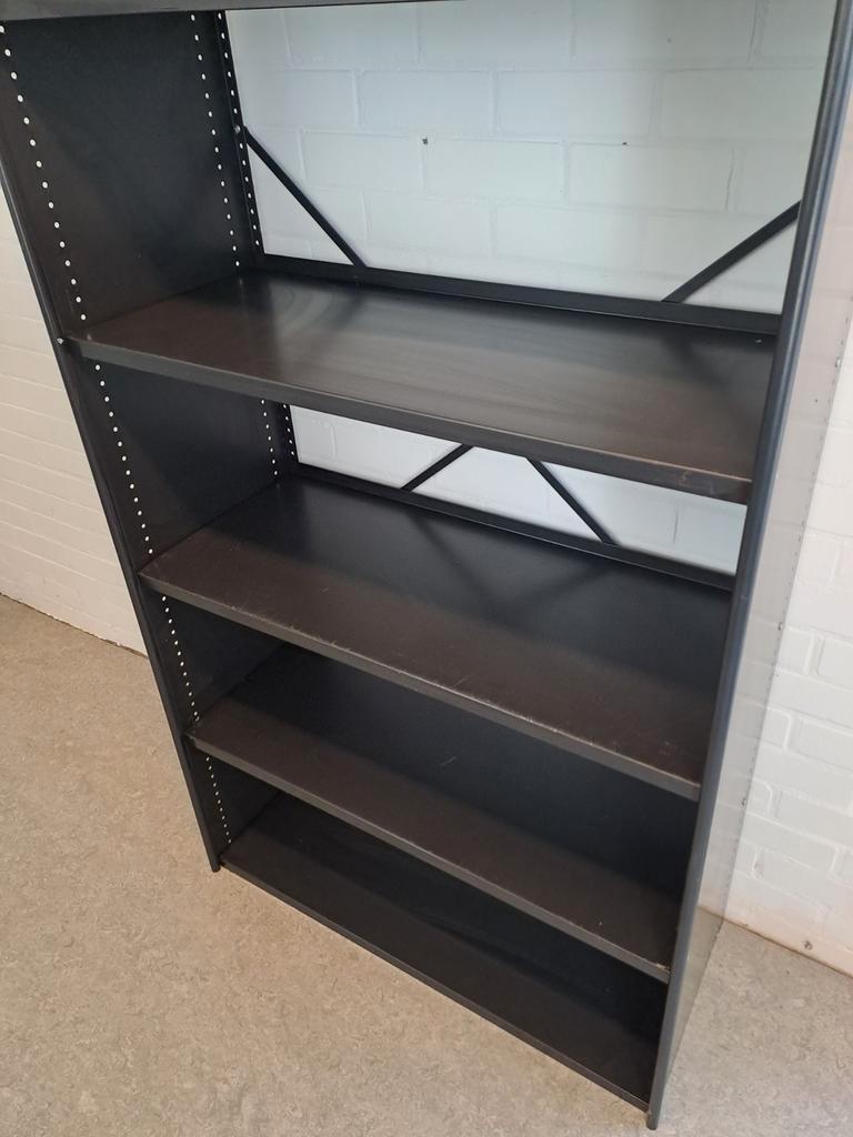 Bekijk Stabilux Vintage Industriële Zwarte Kast Stellingkast op Reliving 🤩