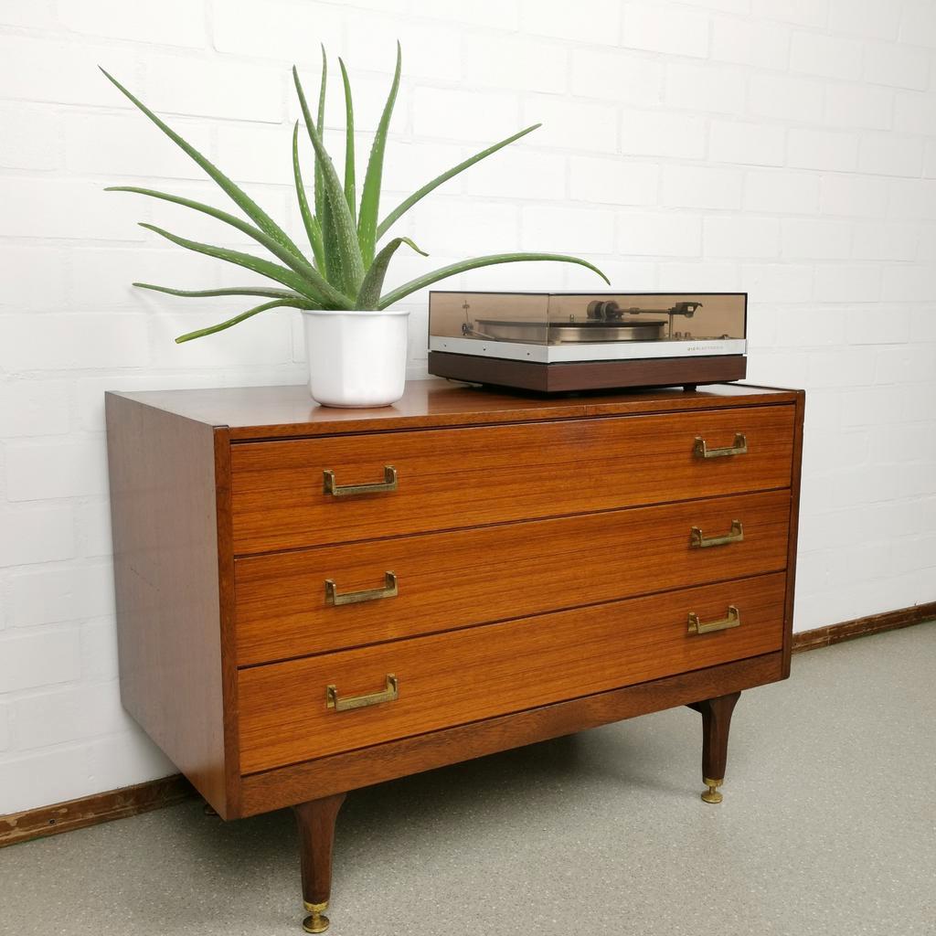 Bekijk Vintage Kast Wandkast Ladenkast Gangkast Ladekast Tv Meubel op ...