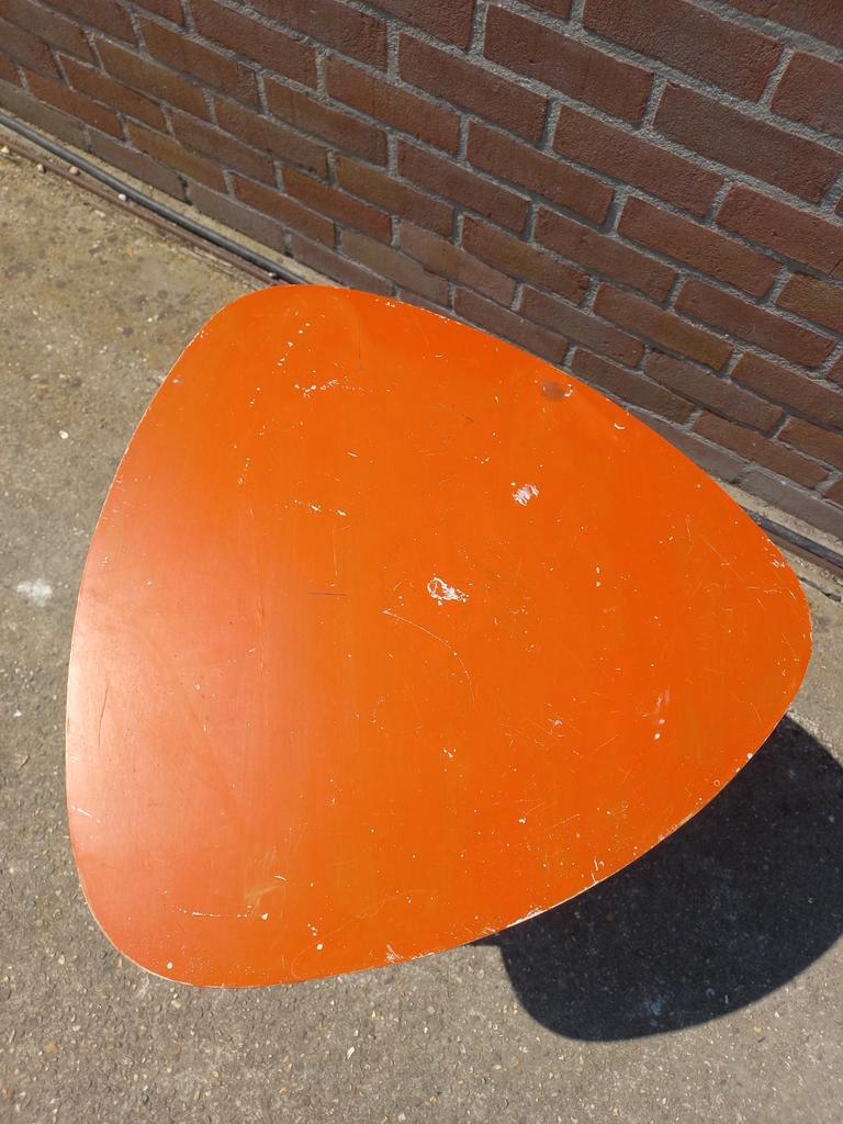 Bekijk Vintage 3 Poot Tafeltje. op Reliving 🤩