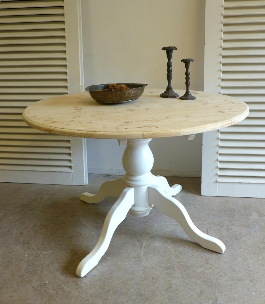 Bekijk Prachtige Witte Ronde Landelijke Eettafel op Reliving