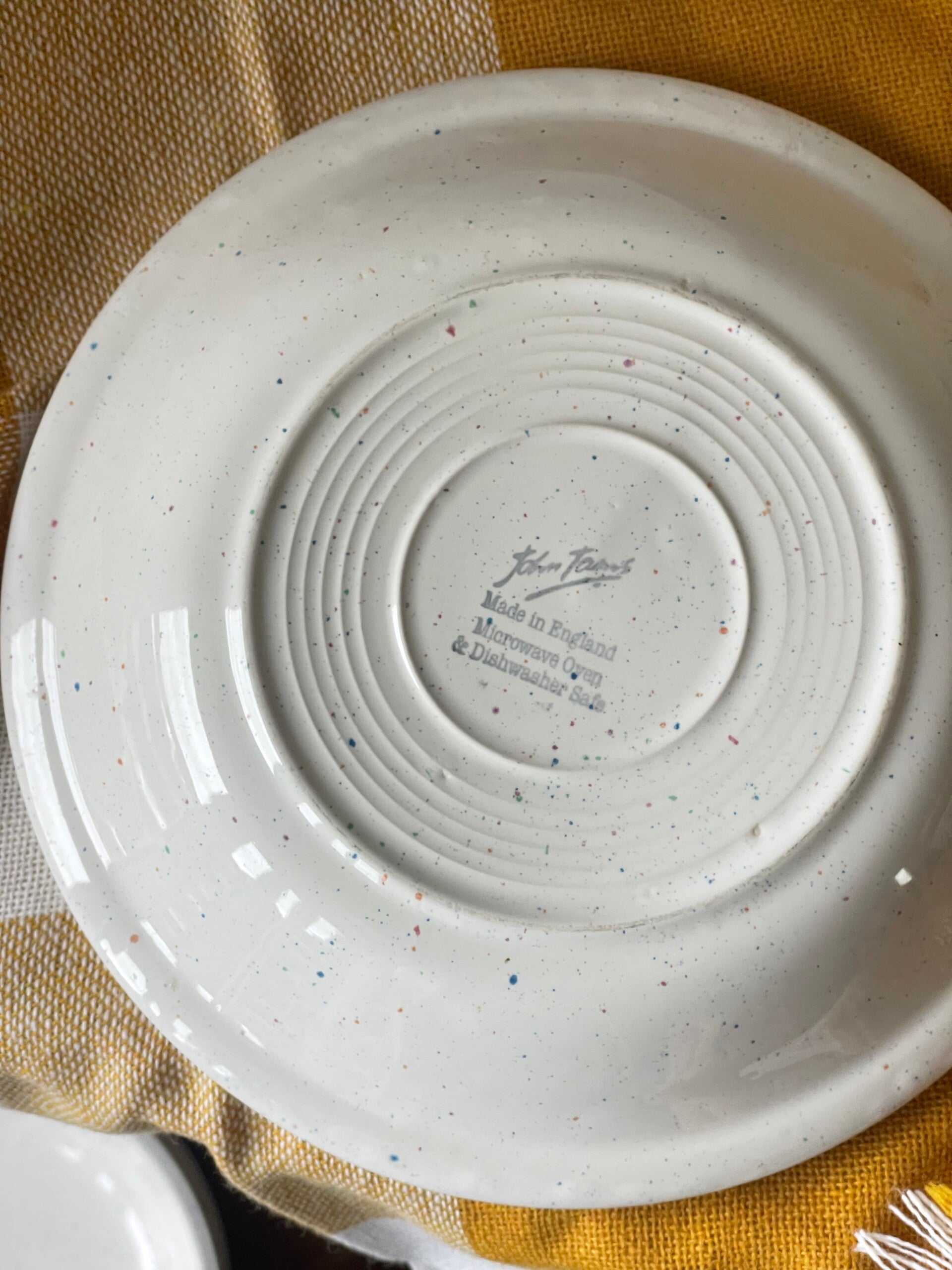 Bekijk 3 X Deep Confetti Plates - John Tams England op Reliving