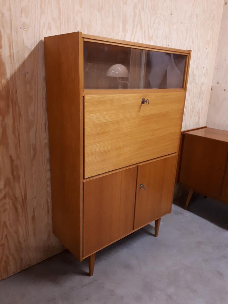 Bekijk Vintage Wandkast Mid Century Wandmeubel Jaren 60 op Reliving