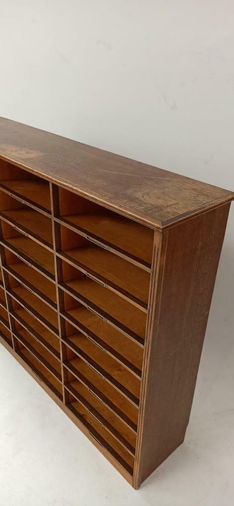 Bekijk Vintage Houten Postsorteer Postvakjes Kast Wandmeubel op Reliving