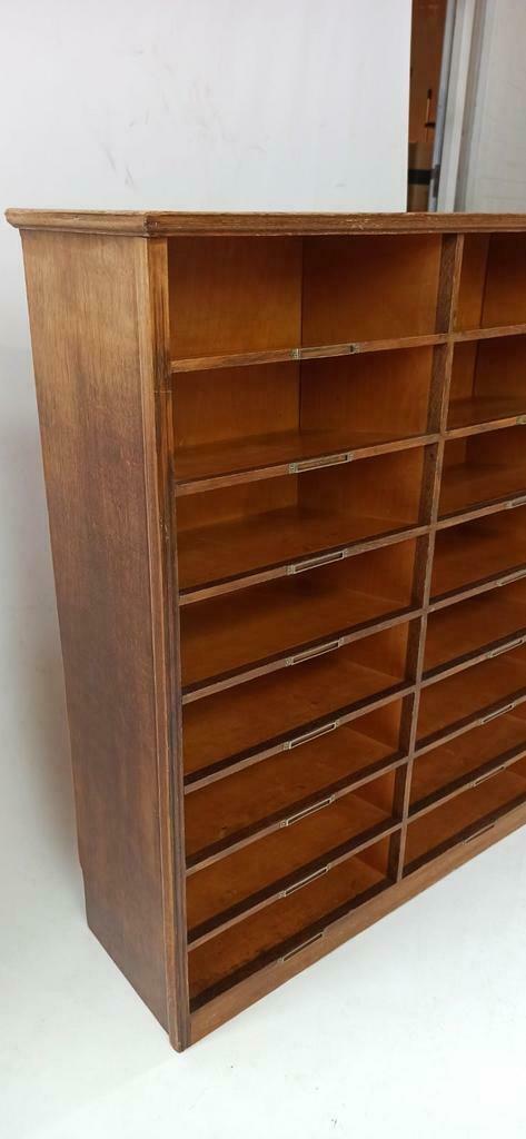 Bekijk Vintage Houten Postsorteer Postvakjes Kast Wandmeubel op Reliving